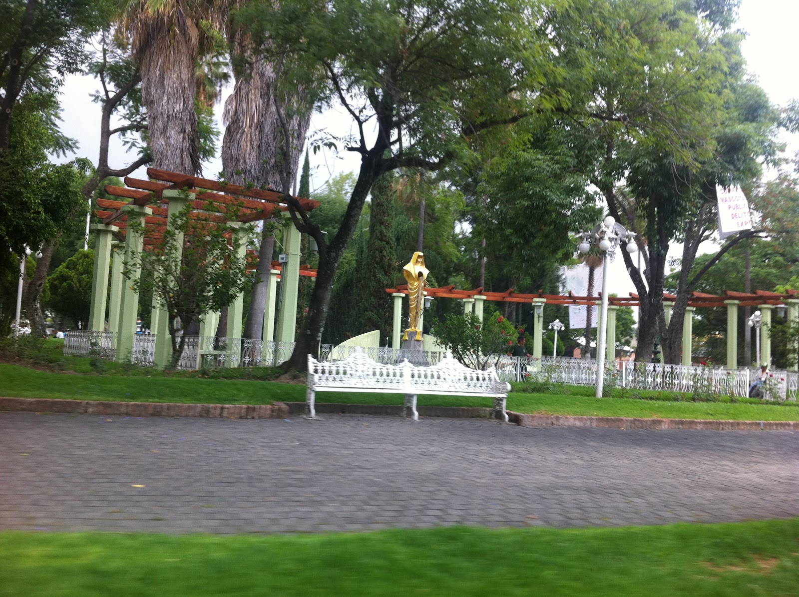 alesota: ''La Glorieta Chapalita''