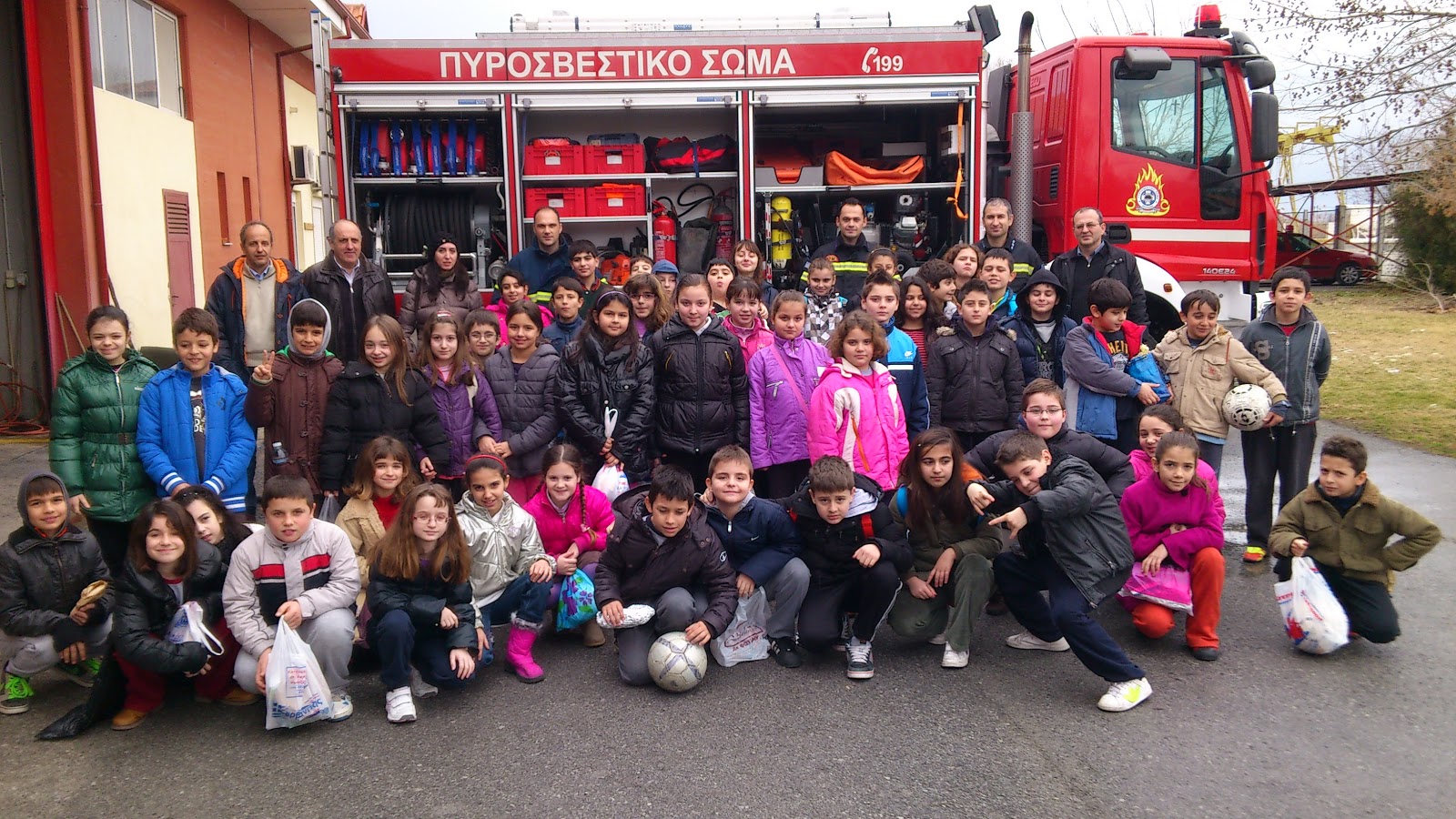 ΕΝΙΑΙΟΣ ΣΥΝΔΥΑΣΜΟΣ "ΟΛΟΙ ΜΑΖΙ ΕΝΩΜΕΝΟΙ": ΕΠΙΣΚΕΨΗ ΔΗΜΟΤΙΚΟΥ ΣΧΟΛΕΙΟΥ ...