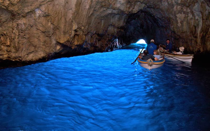 Descubre TU MUNDO: Destino flash: la hermosa Gruta azul en Capri, Italia
