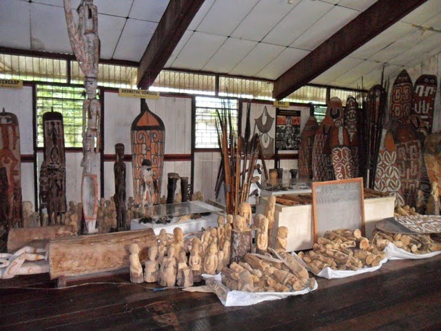 suku asmat : Ukiran Kayu Suku Asmat