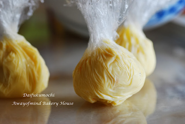 Awayofmind Bakery House: Daifukumochi 大福饼 (with custard and sweet ...