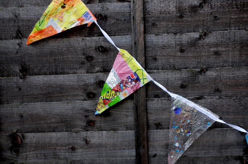 Third Age Musings: Quick bunting how to