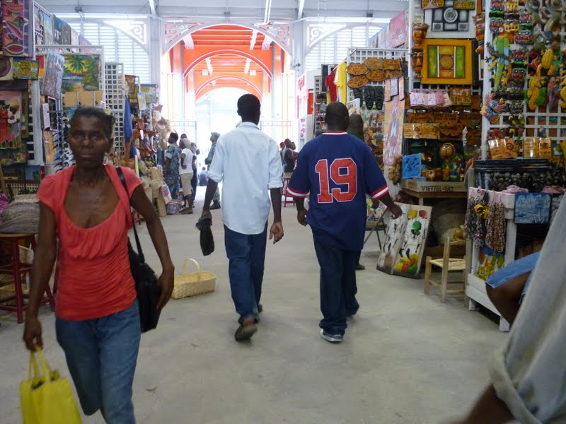 Lafrance en Haiti: Une petite visite au Marché Hyppolite (marché en fer)