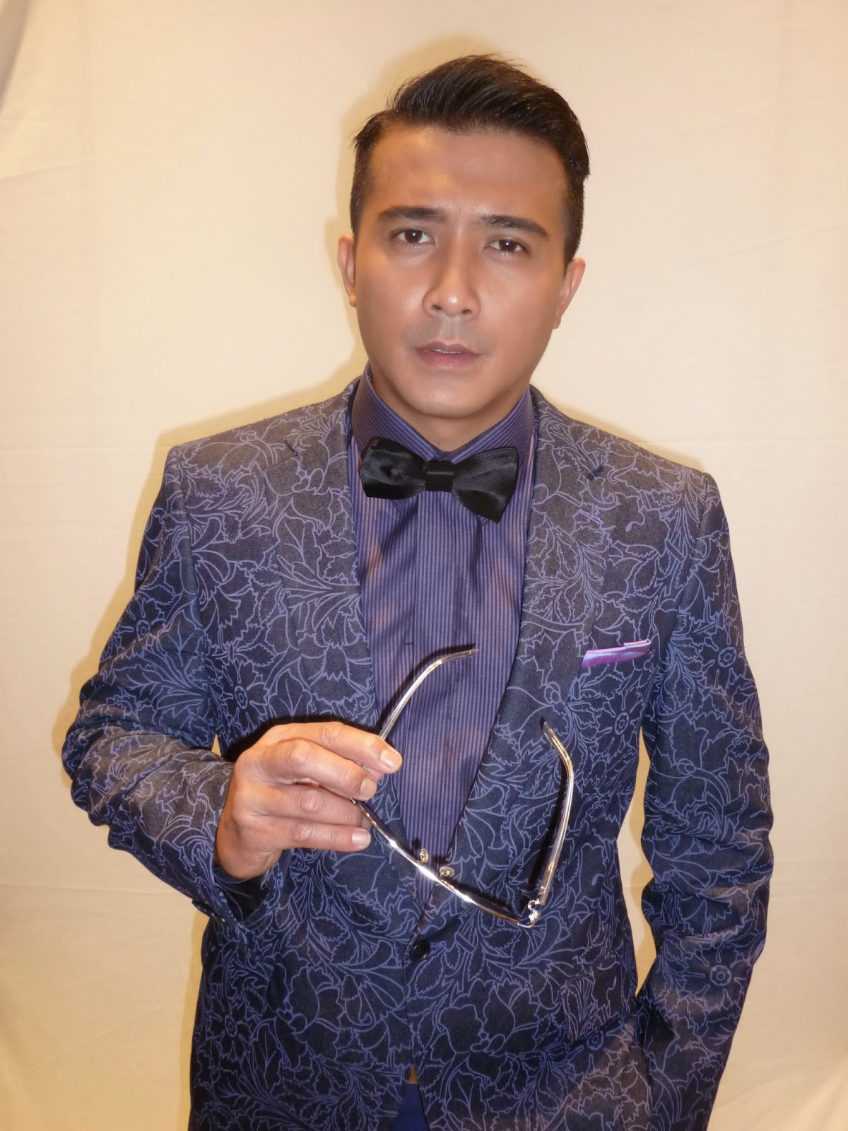 Kee Hua Chee Live!: SUPERSTAR ACTOR AARON AZIZ WILL WEAR A BESPOKE SUIT ...