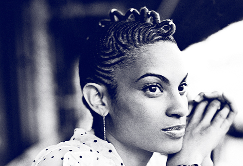 Soul 11 Music: Live Video of the Day: "Closer" (Goapele)