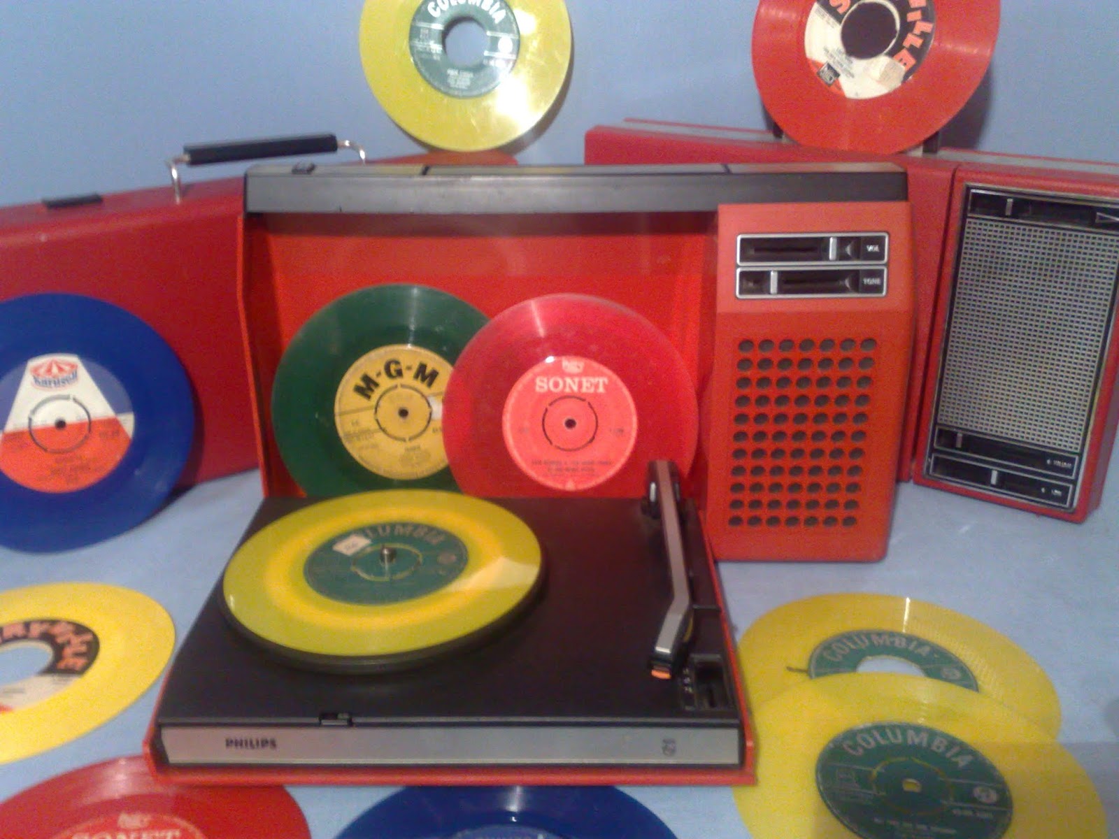 TOM's TECH TOYS: TURNTABLES RECORD PLAYERS