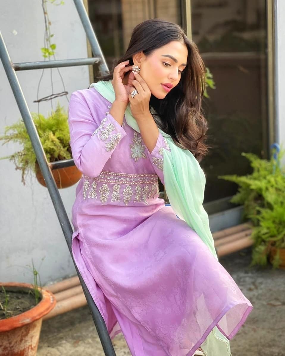 Nusrat Faria Instagram Pose Ideas in Suit HD Photos