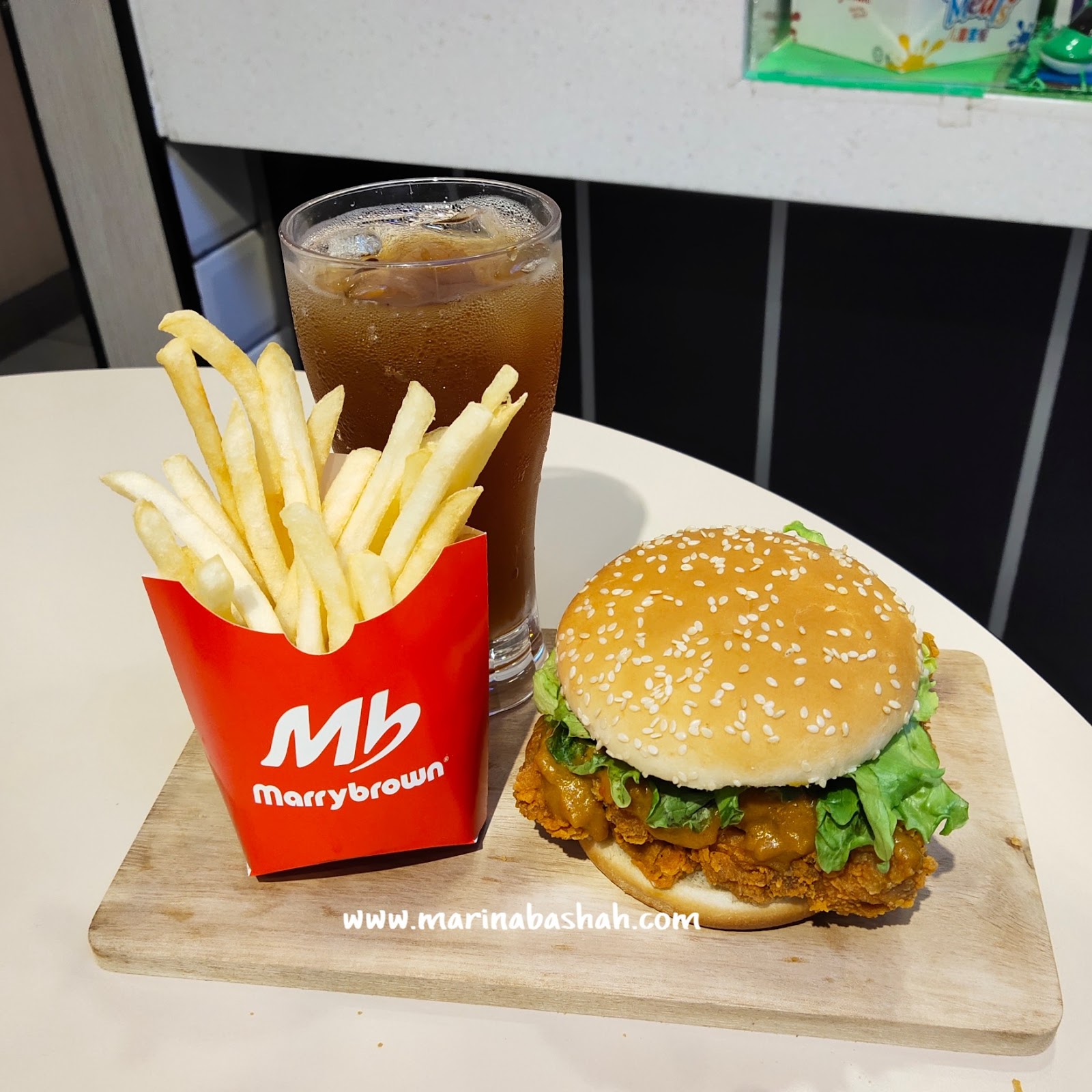 Marrybrown Salted Egg Ayam dan Burger Menu Baru Tahun 2020