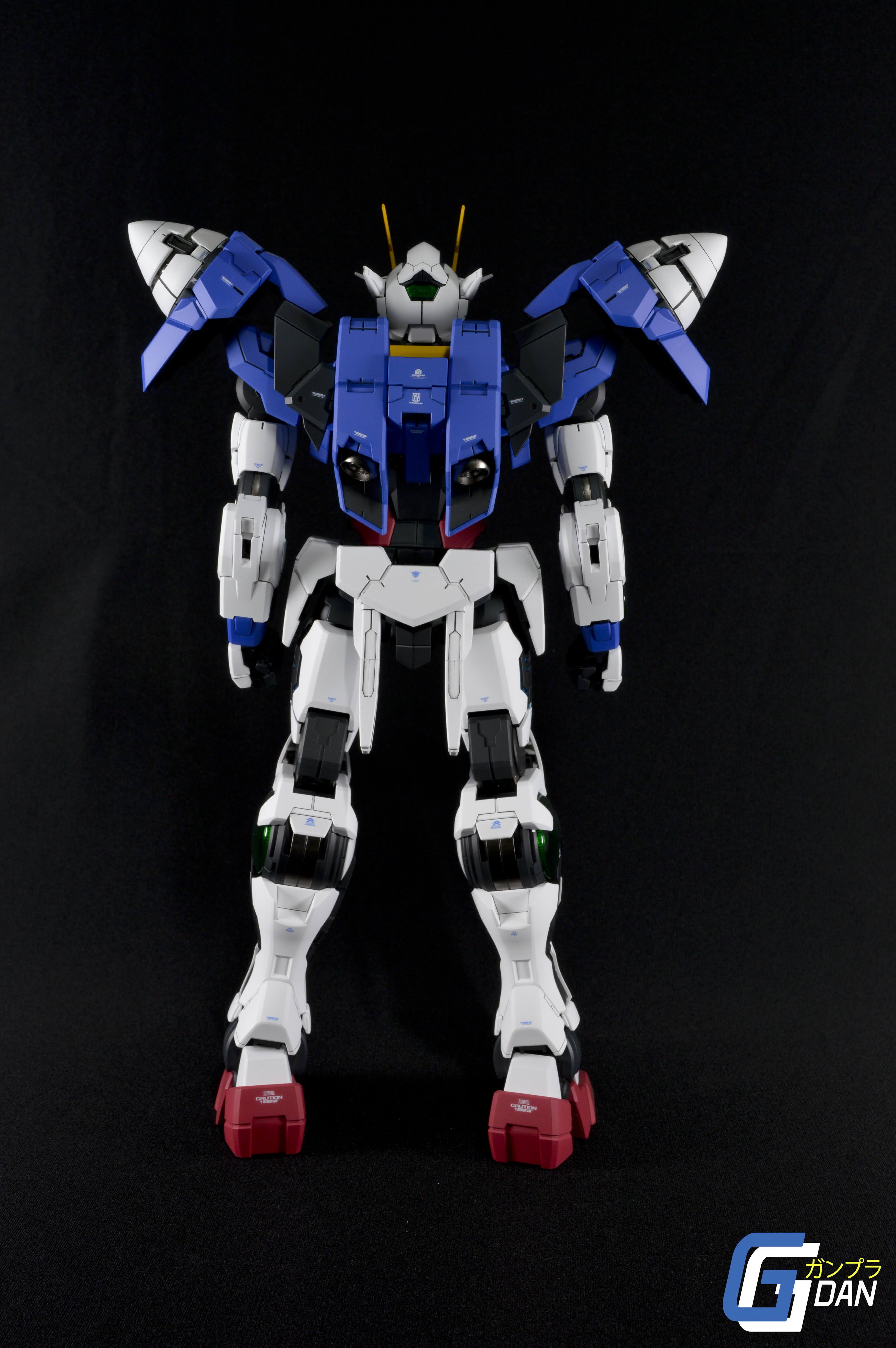 Perfect Grade Gundam 00 Raiser