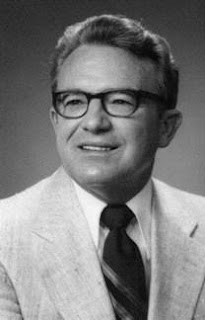 DEFINISI KOMPUTER DAN PENGERTIAN KOMPUTER MENURUT PARA AHLI - ILMU ...