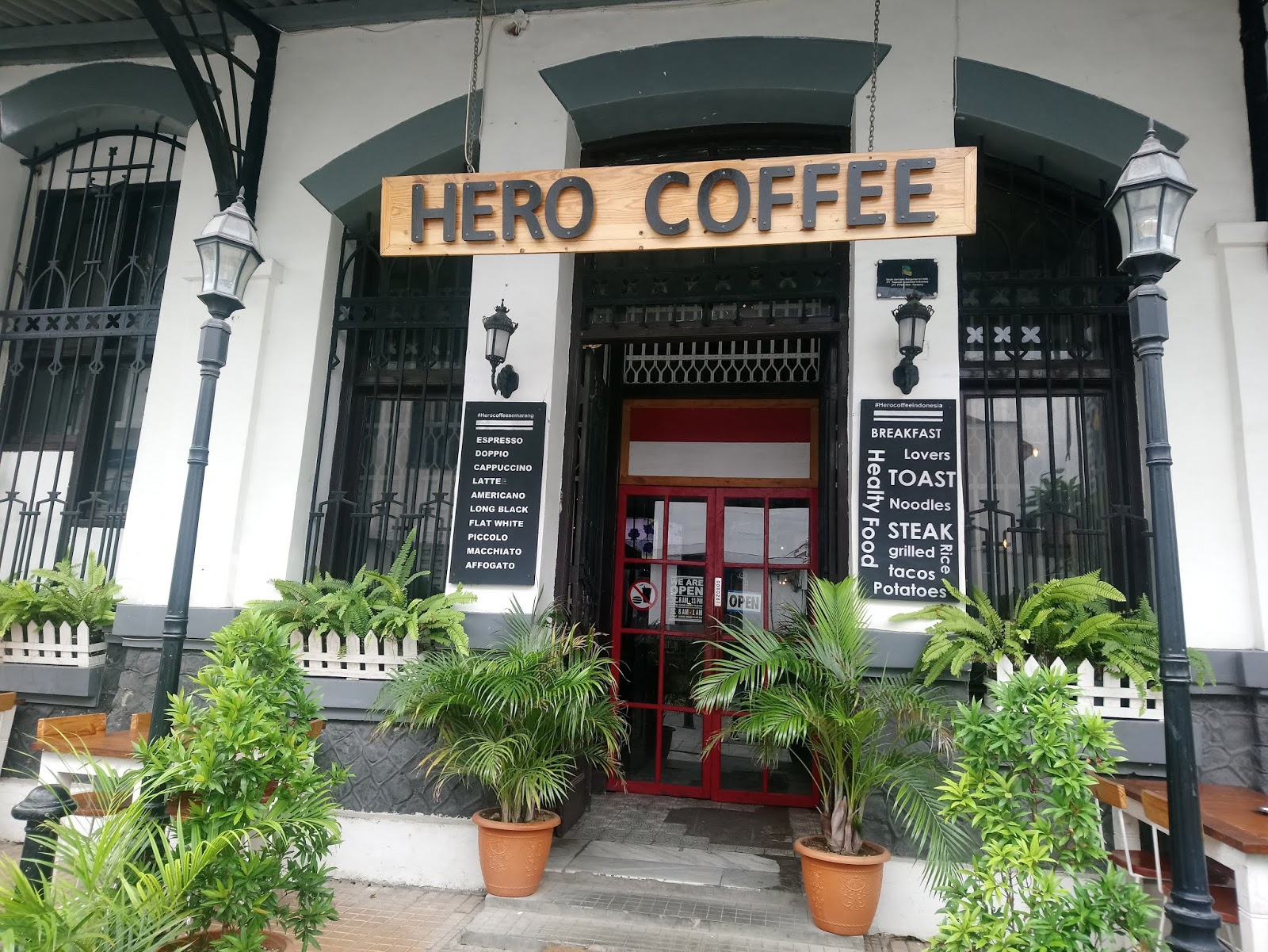 Hero Coffee di Kota Lama Semarang - MELALUI RUANG