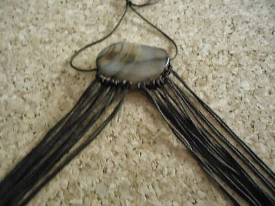 Il giardino creativo: TUTORIAL COLLANA A MACRAME'