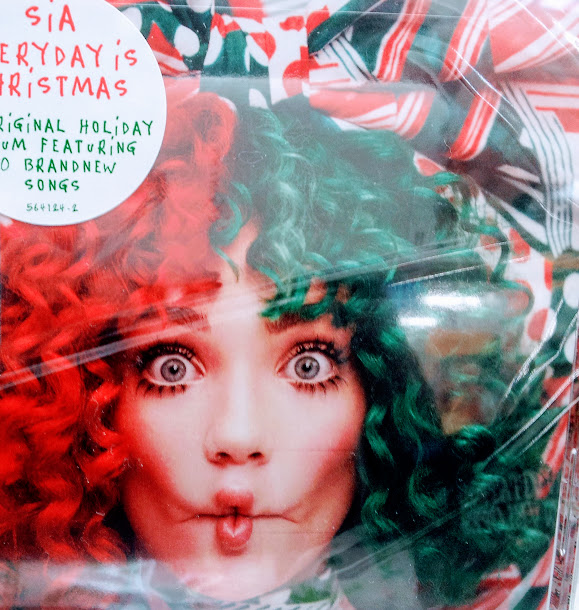 Pegostes y Colores: Musica: Sia - Everyday is Christmas