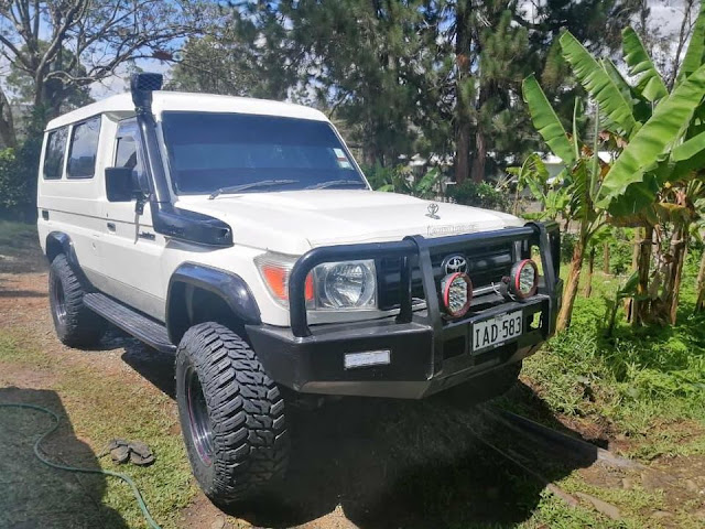 Toyota Landcruiser 10 Seater on Sale - PNG Trade Center