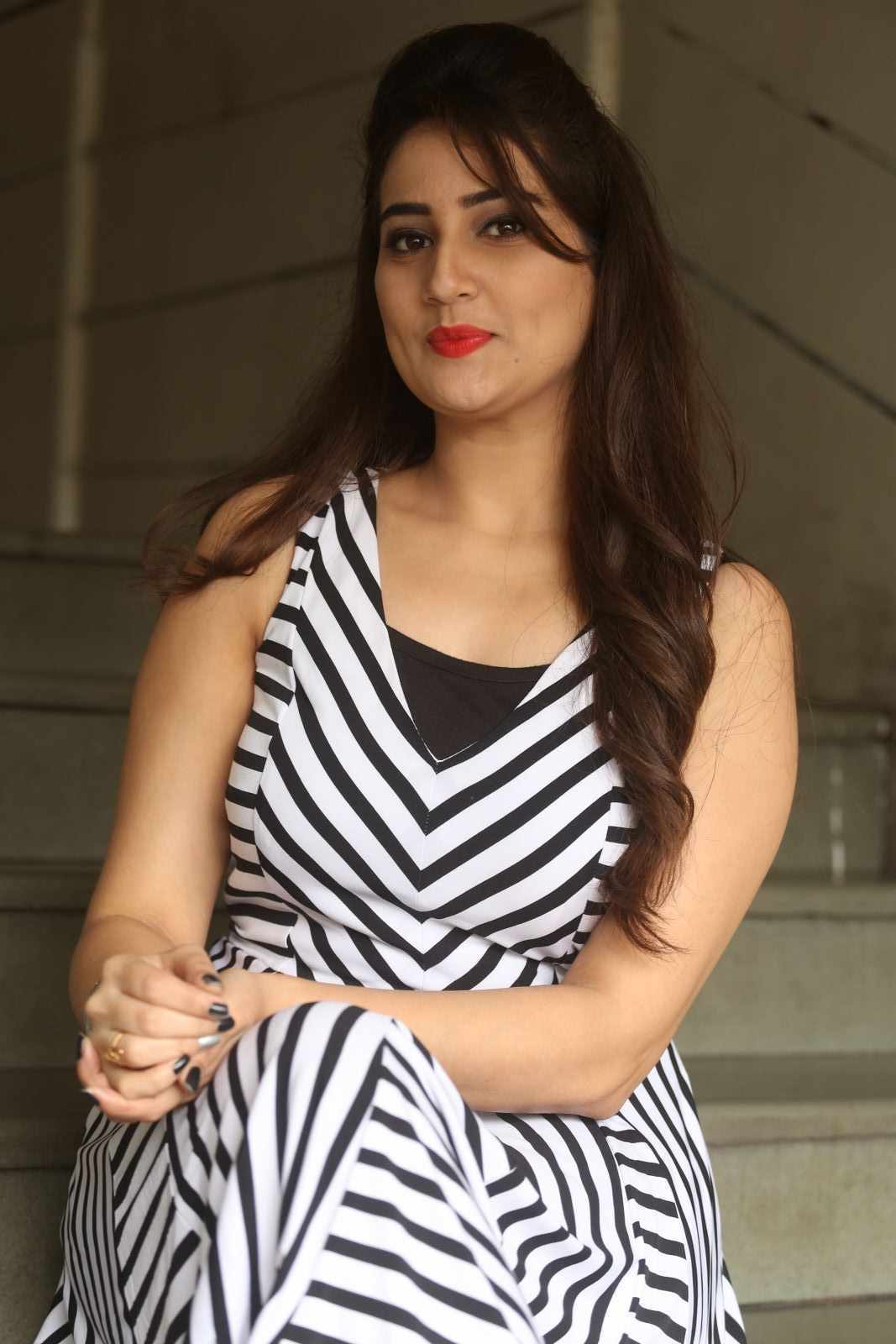 Anchor Manjusha Latest Hot Cleveage Spicy Sleveless White Skirt ...