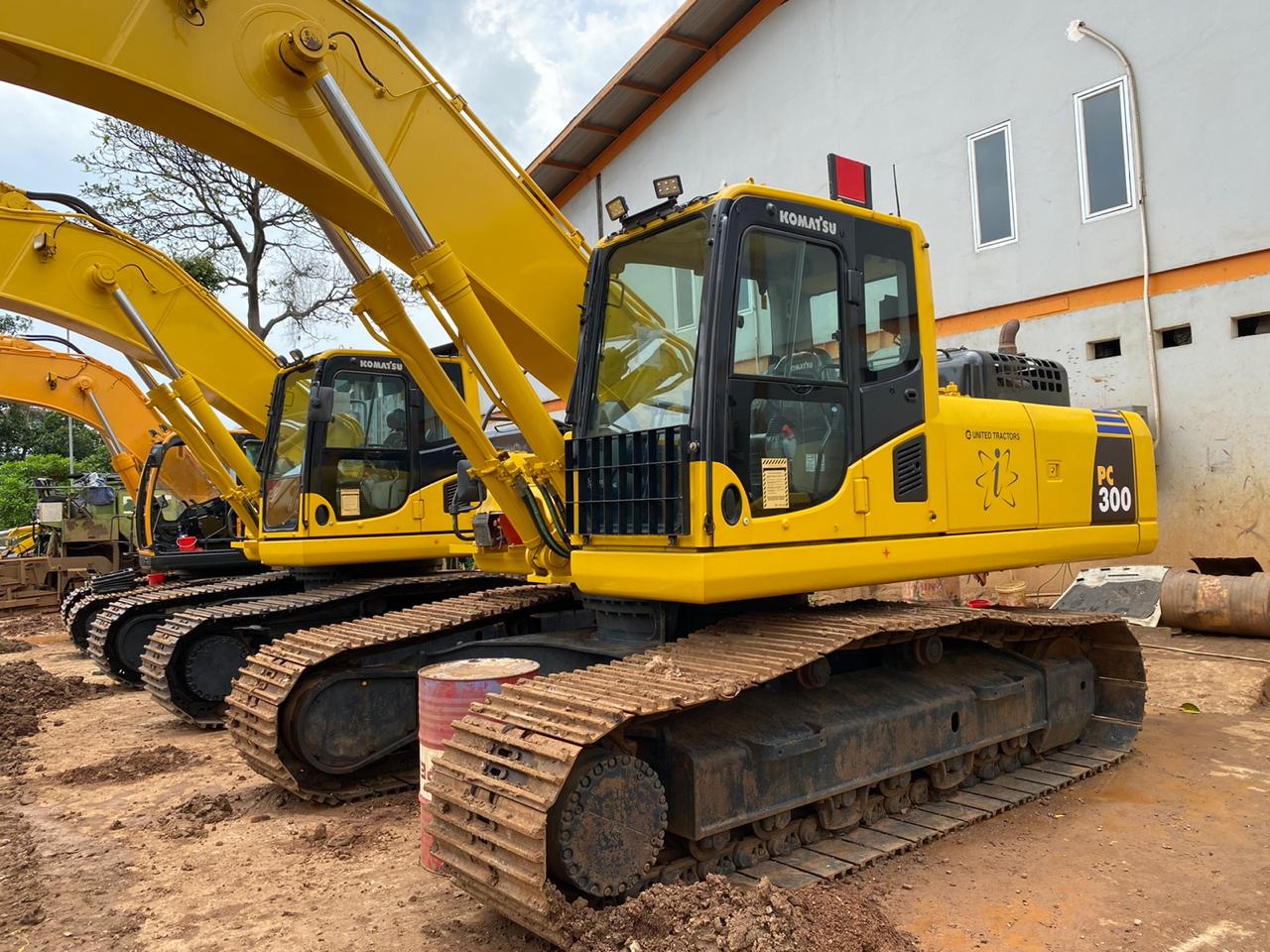 Pusat Jual Beli Alat Berat Bekas Terlengkap: Excavator Komatsu PC300-8 ...