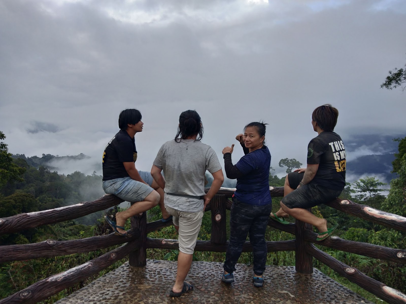 Garagas Hikers: Perjalanan ke puncak Gunung Murud (Lawas , Sarawak )