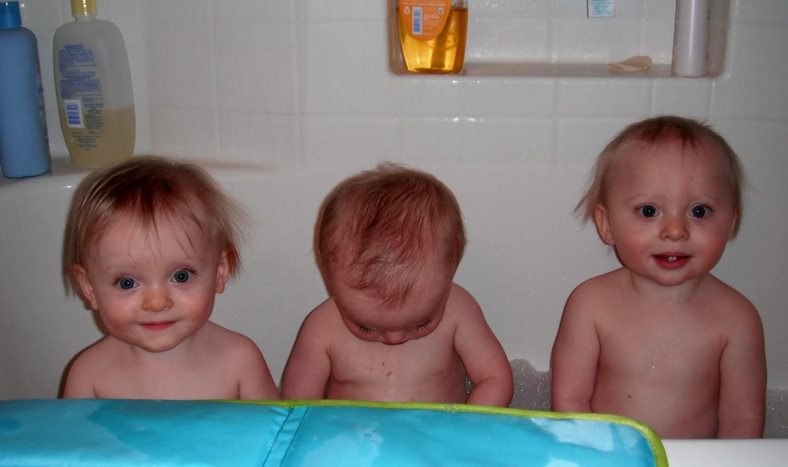 Welcome to the Grezeszak Triplets blog: Rub a Dub Dub Dub..3 babies in ...