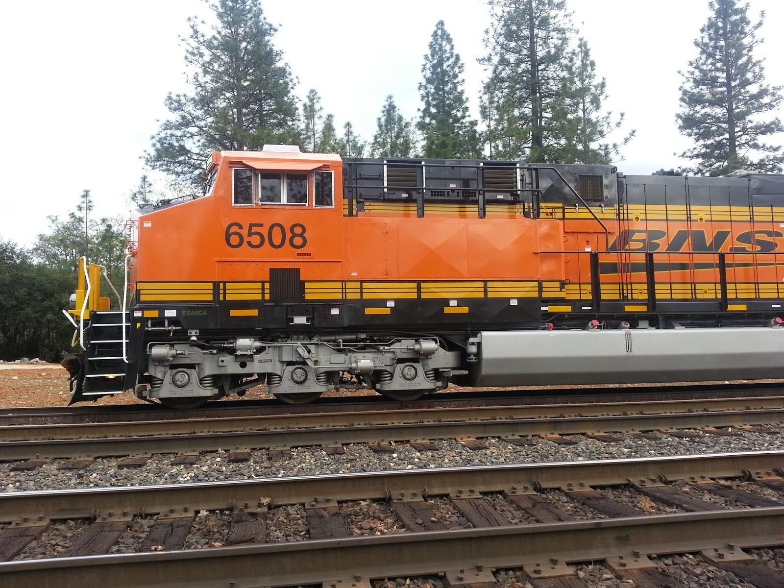 Milepost 154: A Train Blog: Stalled BNSF train in Gold Run
