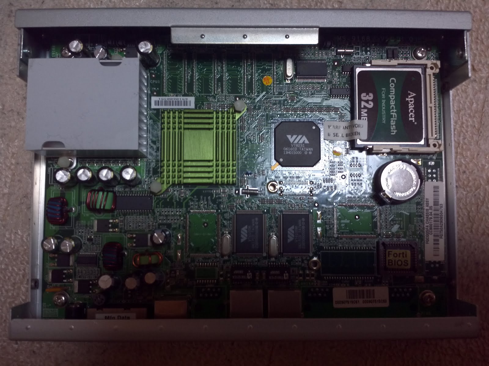 JunkBox～主に個人的防備録～: Fortigate 50Aを分解してみた。