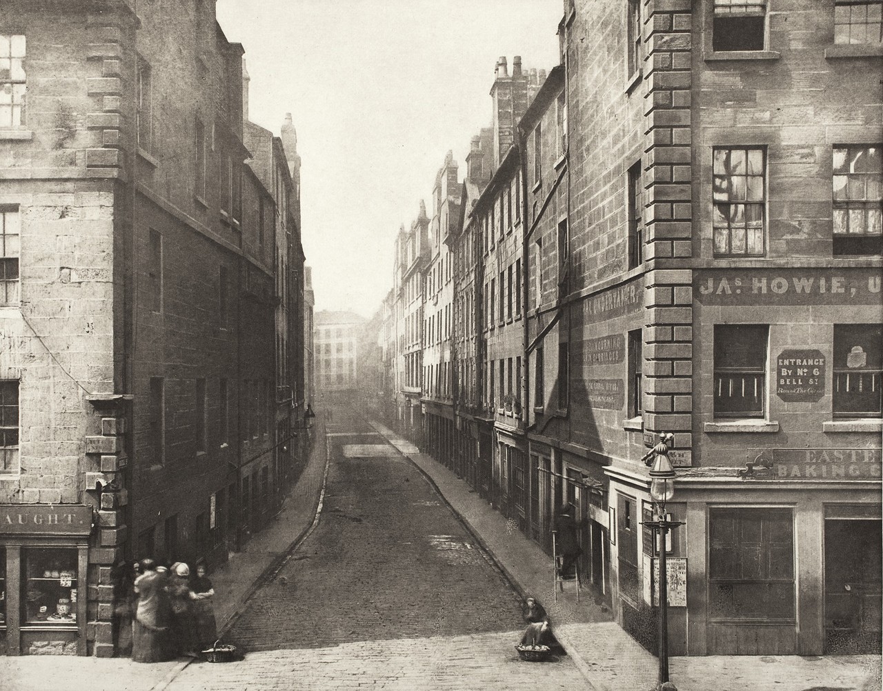 44 Incredible Vintage Photographs of the Old Closes and Streets of ...