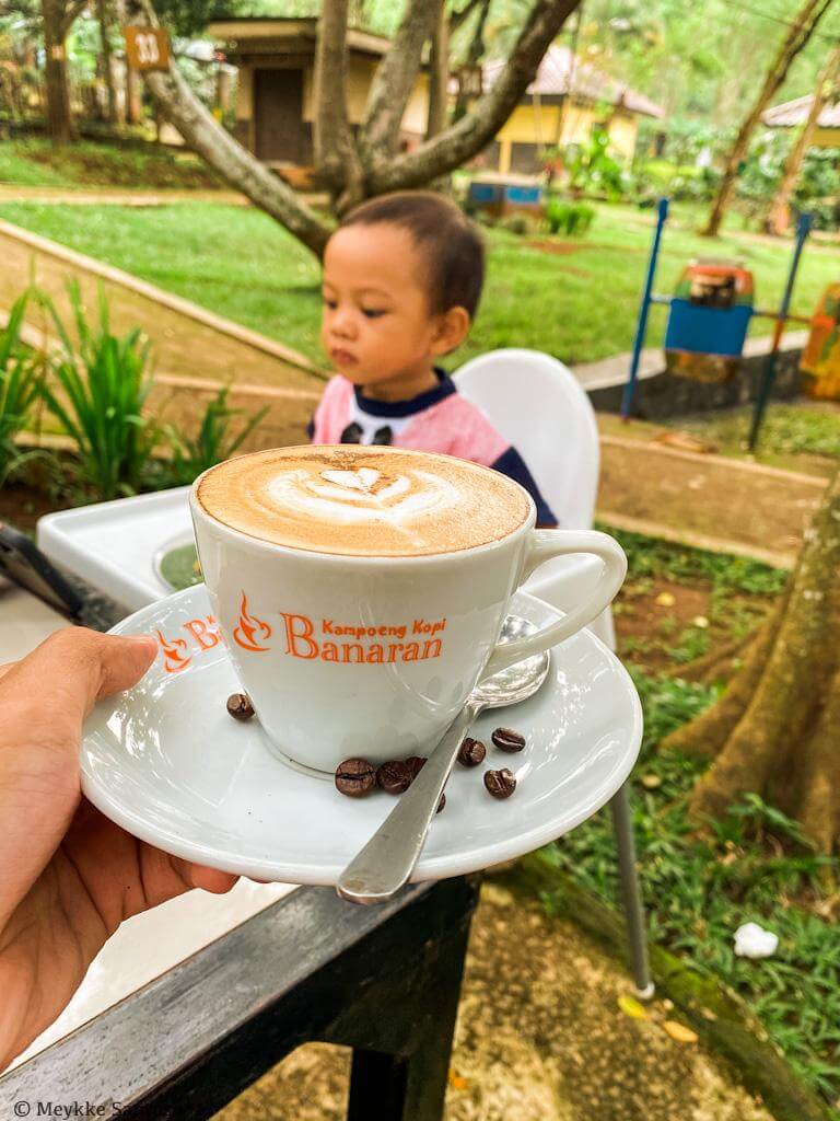 Banaran 9 Resto Coffee and Tea, Sensasi Ngopi di Alam Terbuka - Meykke ...