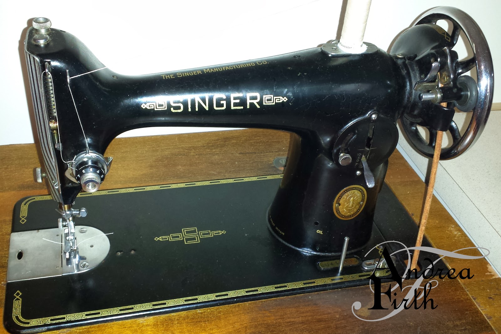 Obsessive Creativeness: I've gone Antique Singer sewing machine crazy!