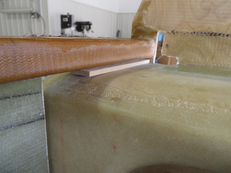 The Long EZ Build: Center section spar install