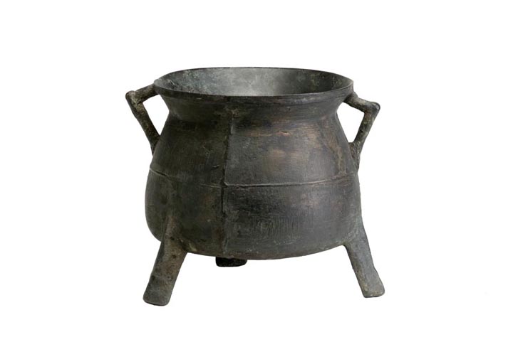 Medieval Milliner: Finding a Medieval pot or cauldron