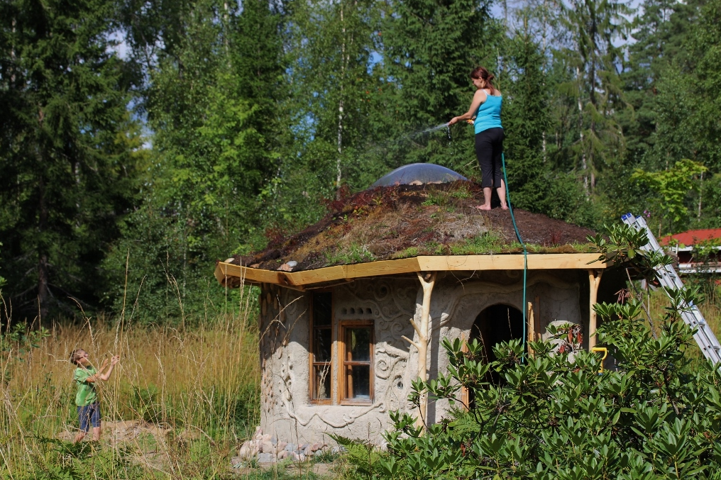 Coolest Cabins: Cob Cottage