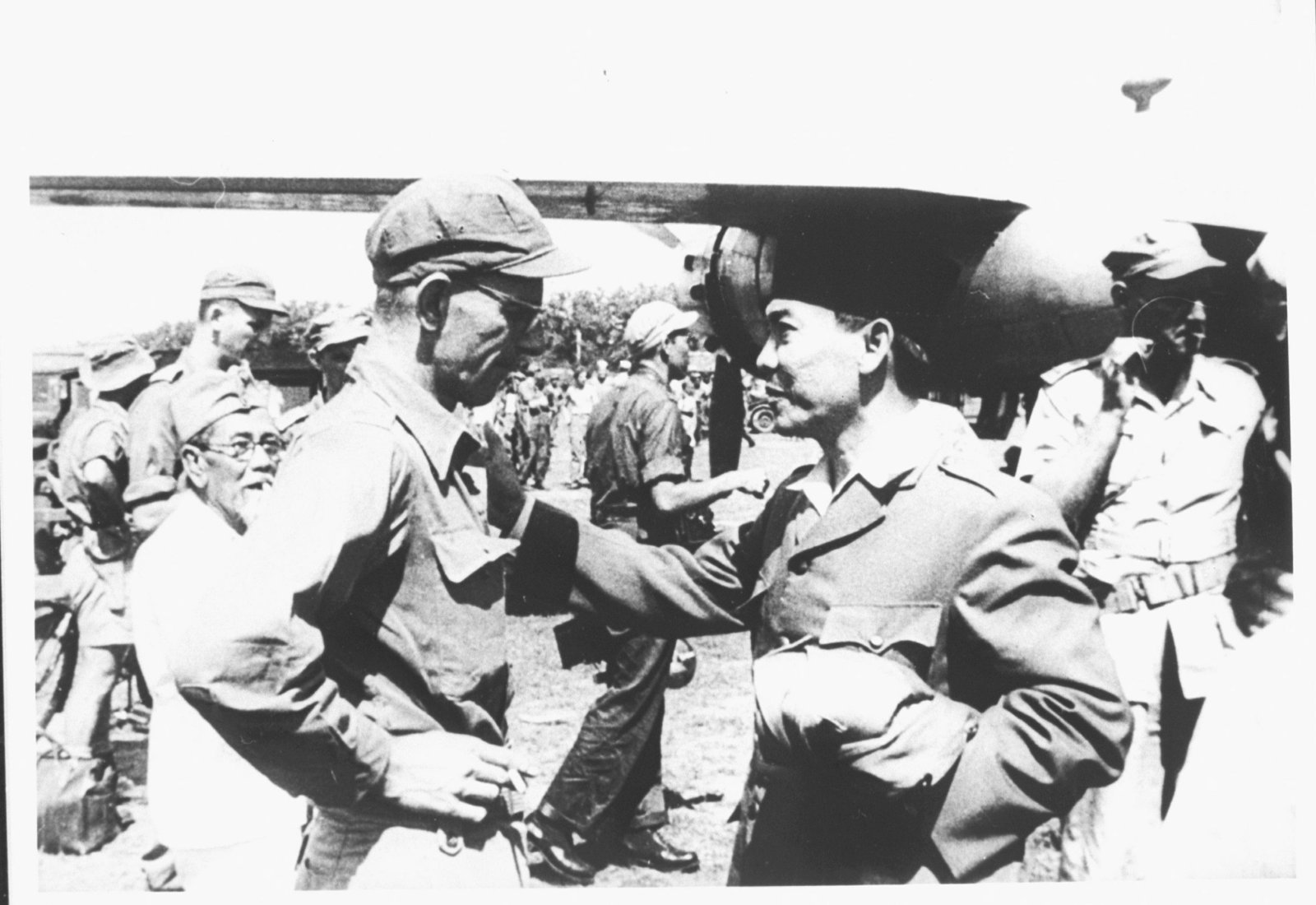 Indonesia Zaman Doeloe: Aksi Polisionil 2: Soekarno, Hatta, dan Agus Salim ditawan pasukan ...