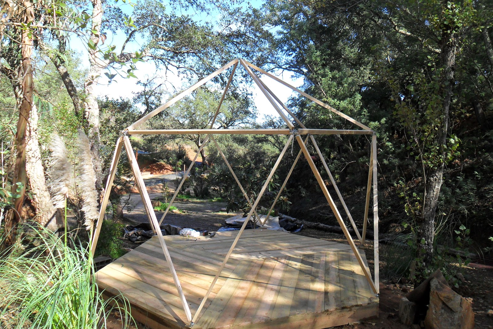 NEW PARADIGM DESIGNS & CAMELEON CLOTHES: Monte Sahaja Portugal ...