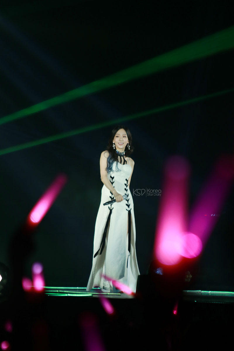 See SNSD TaeYeon's pictures from her 'PERSONA' concert in Hong Kong ...