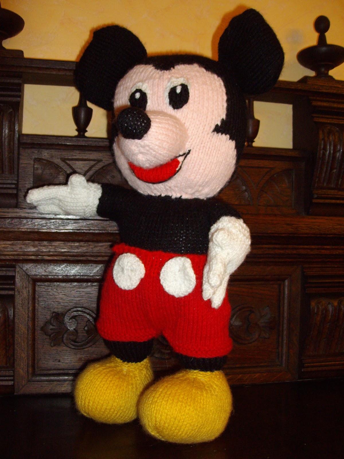 du tricot et des jouets: Mickey et Minnie