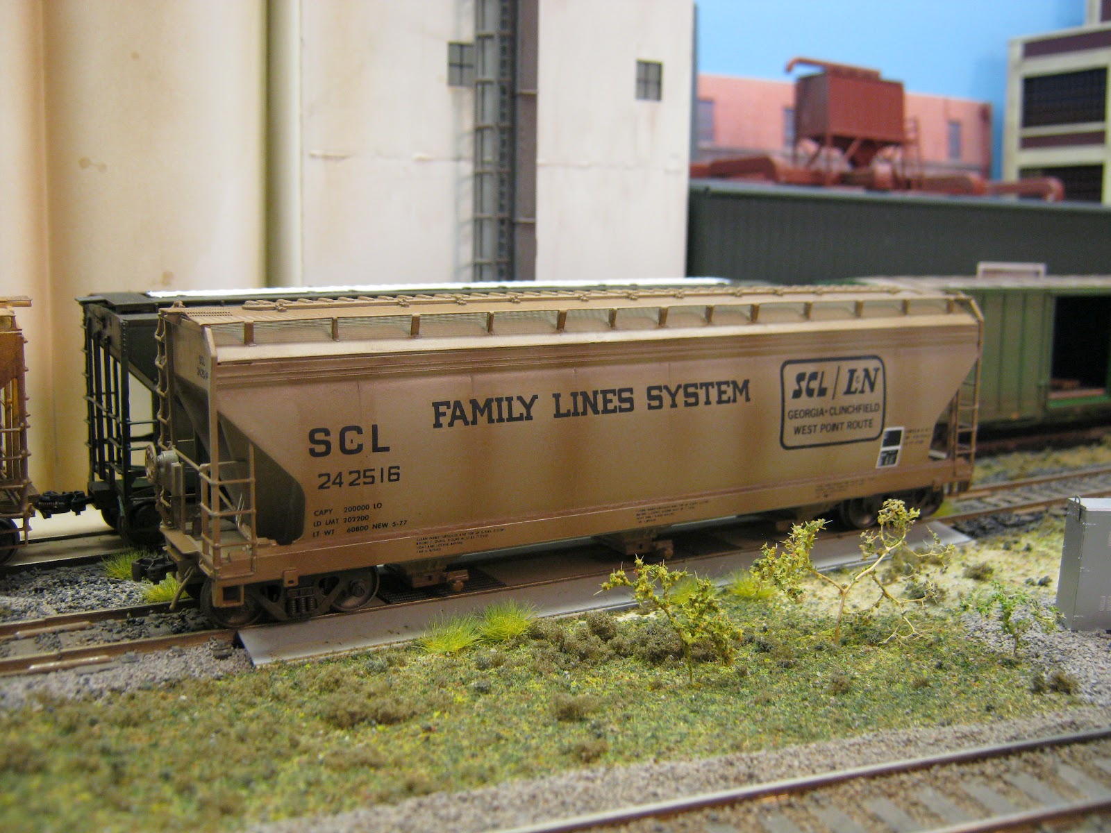 The Virginia Midland HO Railroad Blog: SCL Family Lines hopper