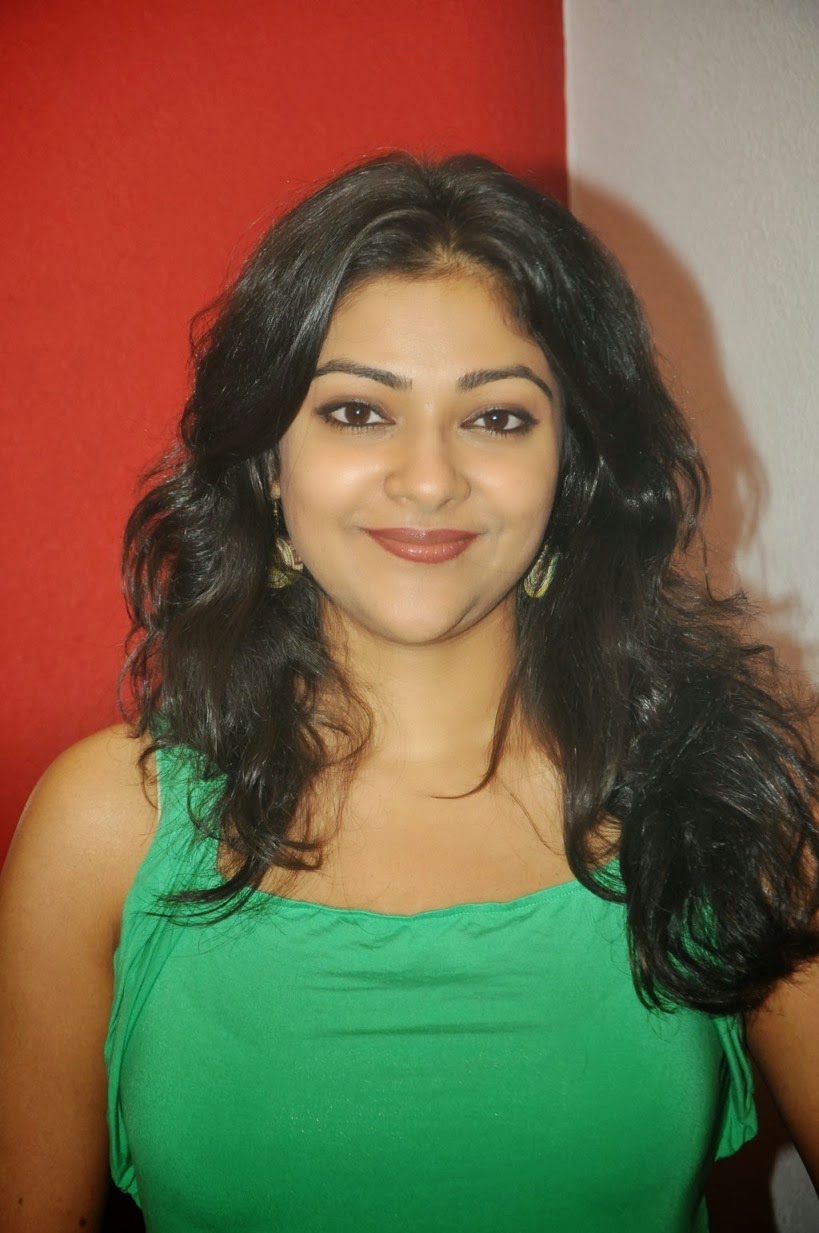 Actress Abhirami Latest Stills at Meiyyazhagi Premier Show | One Cine ...