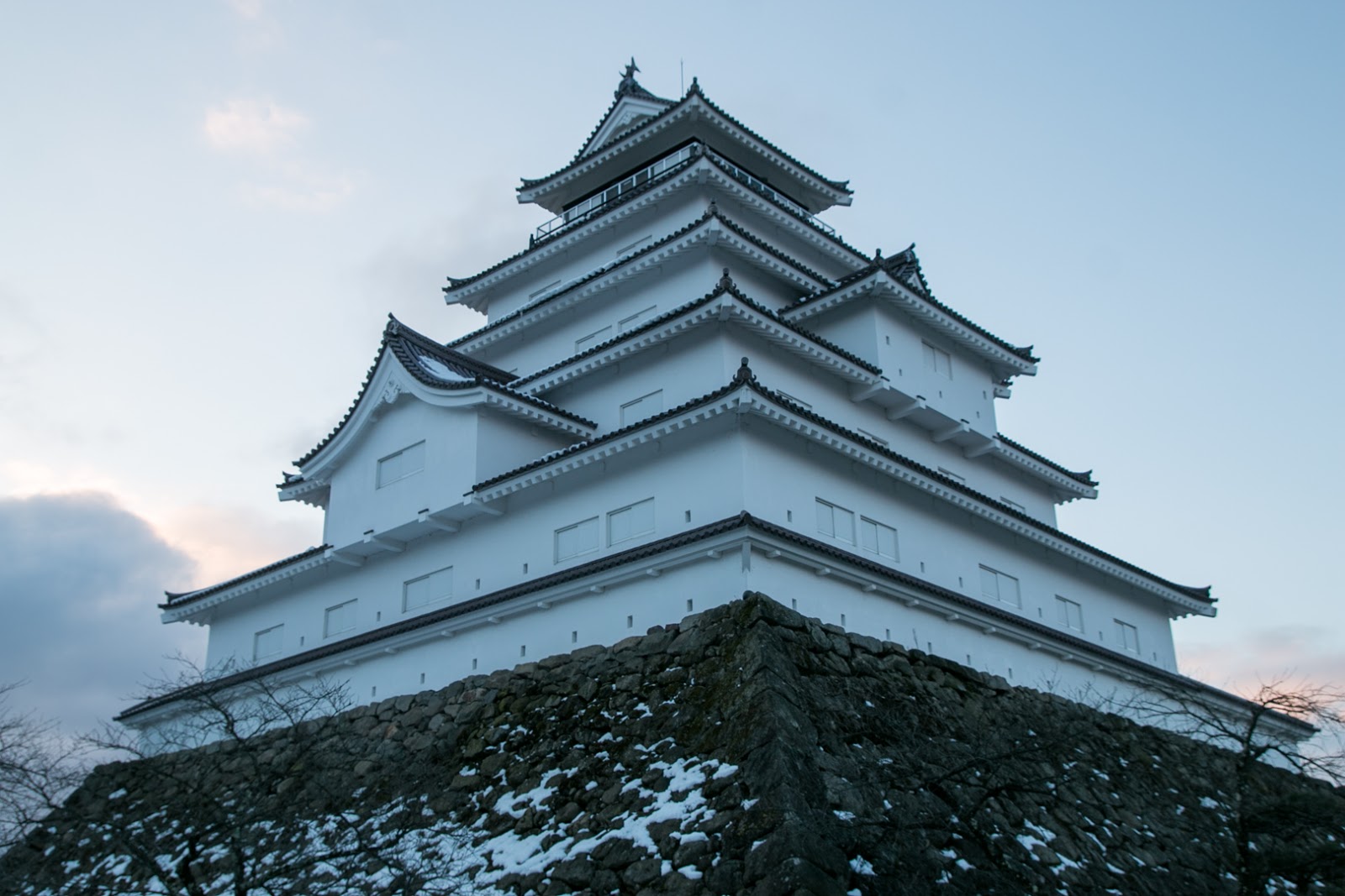 Aizu Wakamatsu Castle -White five-story main tower endured harsh battle ...