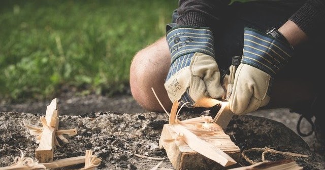 Cara Membuat Api Saat Darurat di Alam Bebas - fikriamiruddin.com