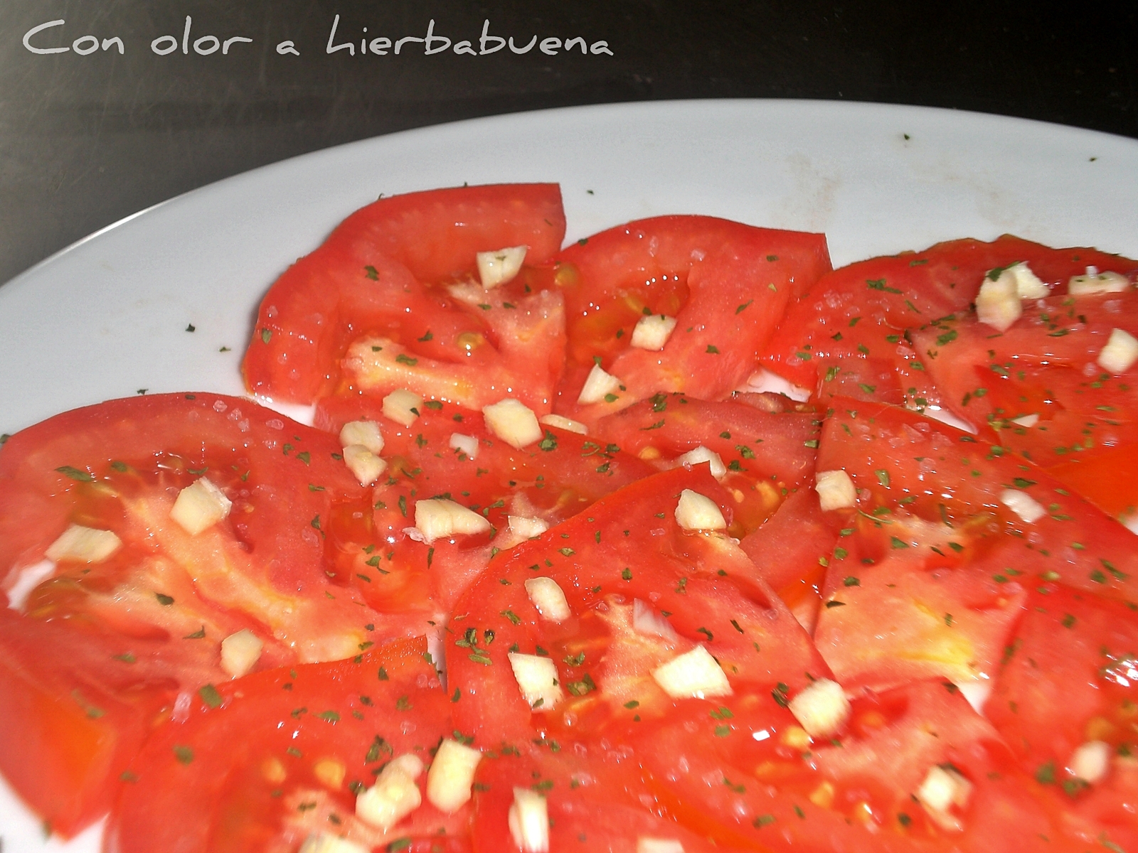 Con olor a hierbabuena: Tomates aliñados