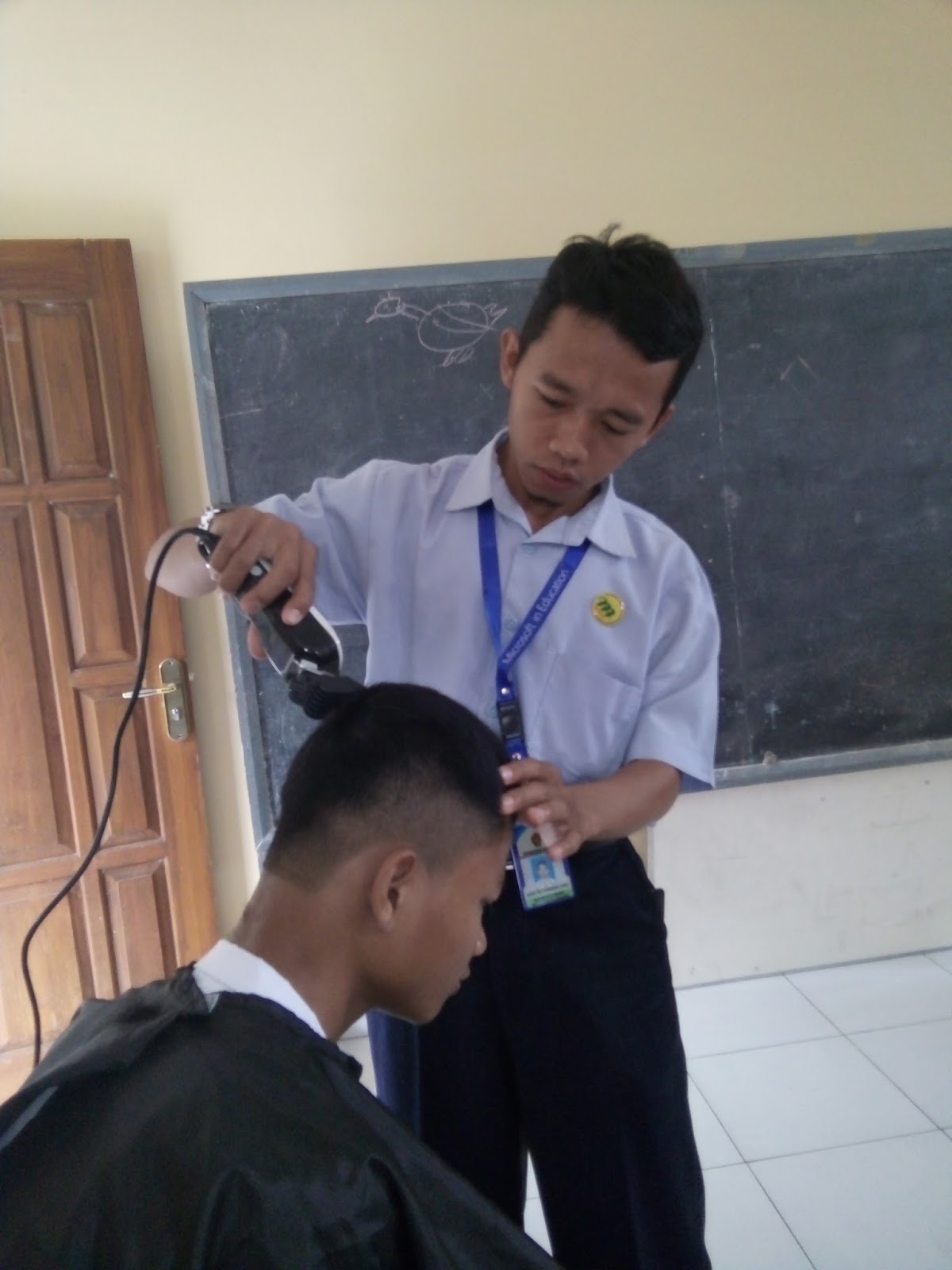 Potong Rambut Model Qaza' Siswa ABK - SLB BHAKTI PERTIWI