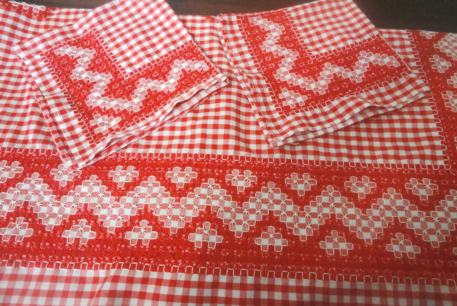 Manteles bordados en tela de cuadros - Imagui