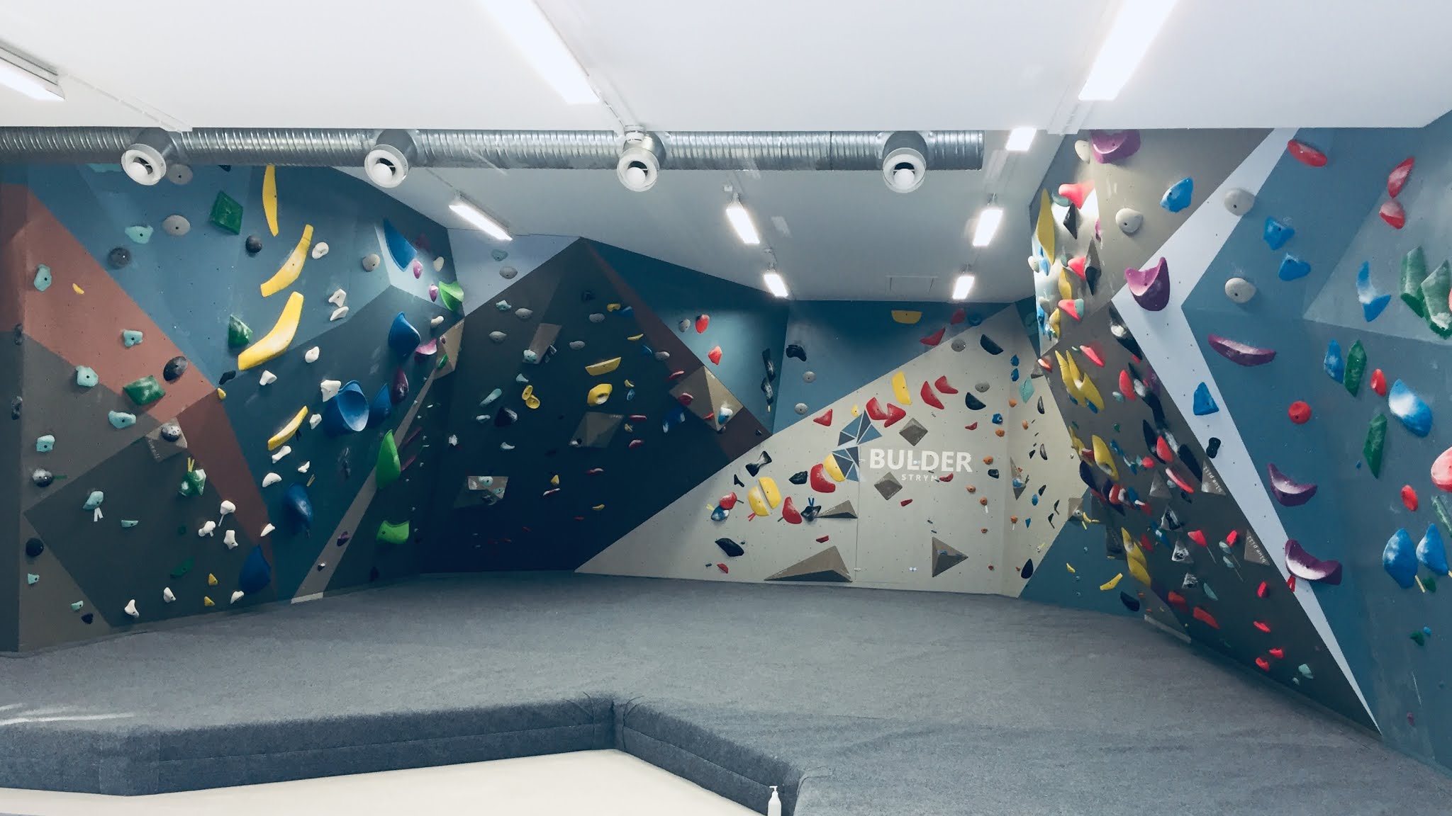 New boulder climbing gym in Stryn