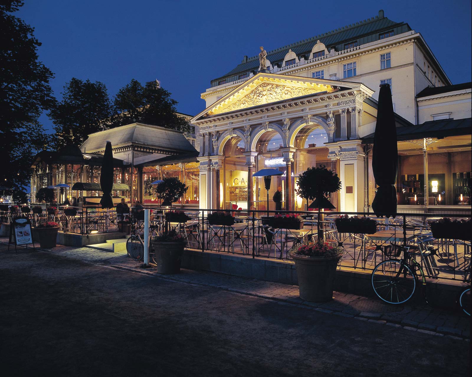 JOTAIN VAALEANPUNAISTA: jatkoille!