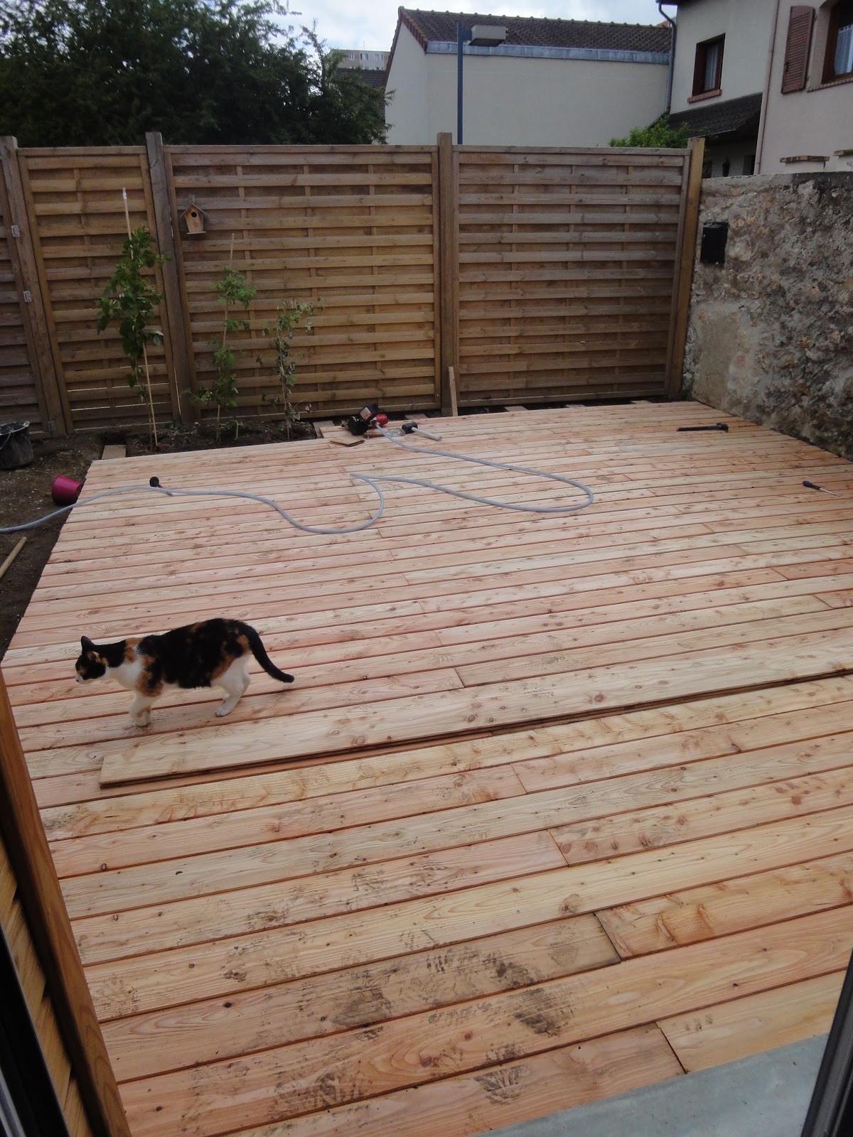Notre maison - créée et vue par nous: La terrasse "provisoire"