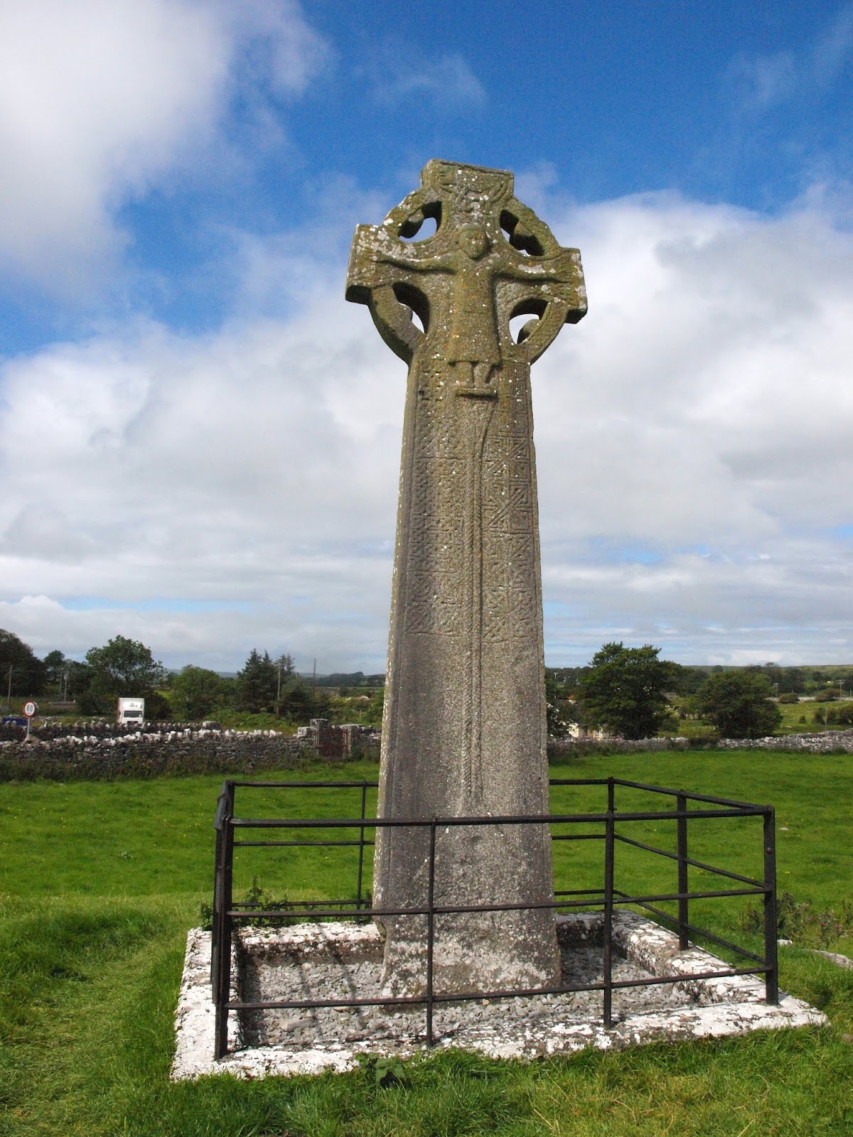 Le jardin des allongés: CATHEDRALE SAINT-FACHANAN DE KILFENORA / Irlande