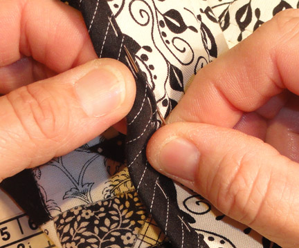 Needles 'n' Knowledge: Binding Tutorial: Finishing the Second Edge