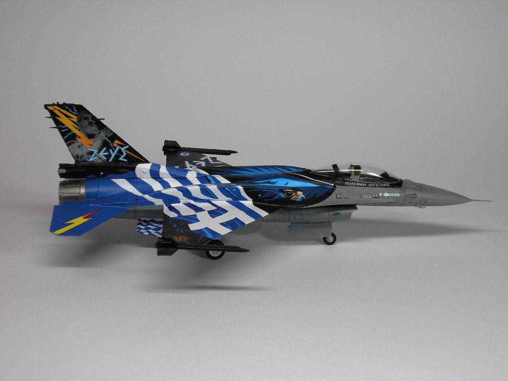 Mikrokosmos: F-16 ZEUS DEMO TEAM, Tamiya 1/72 scale