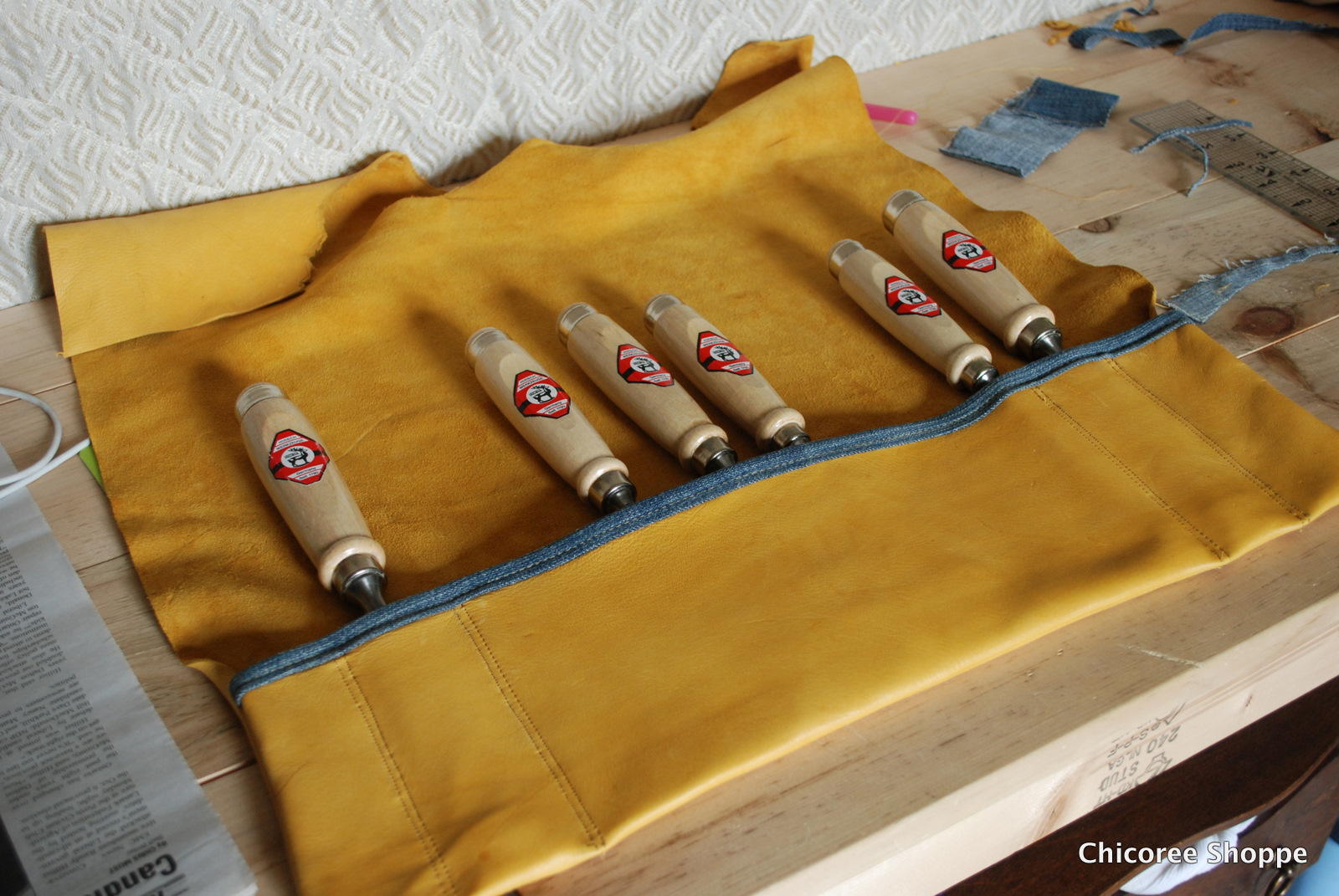 Chicoree Shoppe: How to Make a Leather Chisel Wrap