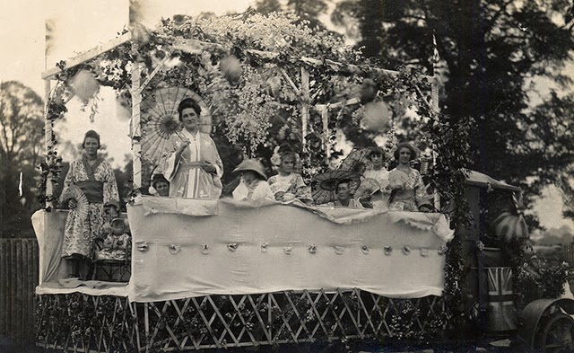 35 Vintage Photos of Foreigner Women Posing in Kimono Dress From the ...