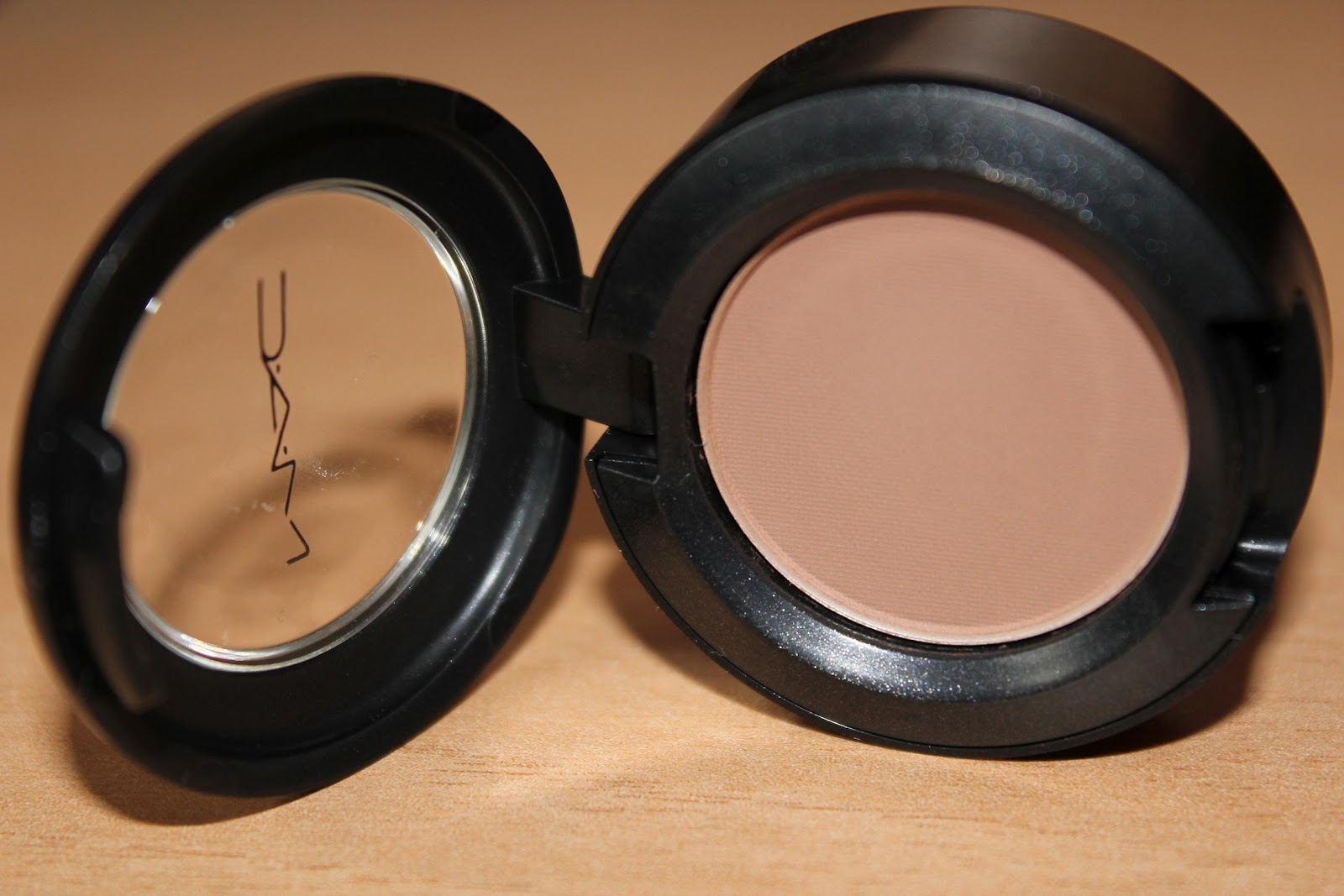Girly Frame: Wedge by MAC | Review and Swatches
